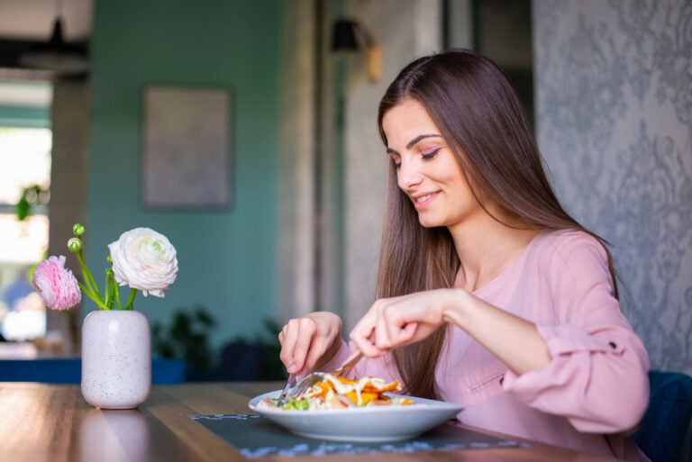 12 Reasons (Benefits) Why You Should Eat Alone More Often! - Lifevif
