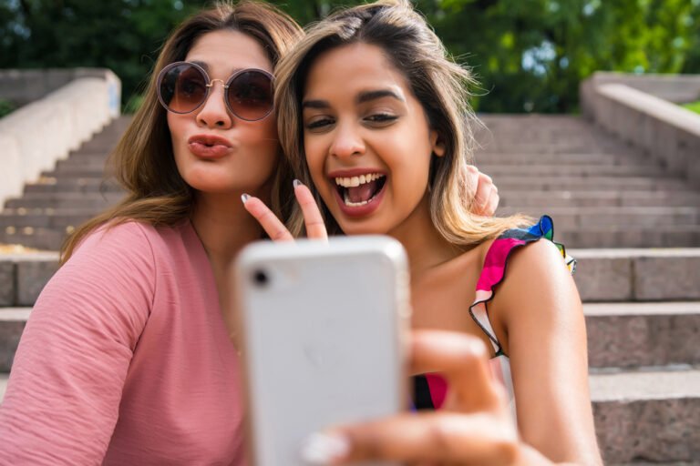 Close Friends vs. Best Friends: 16 Critical Differences - Lifevif